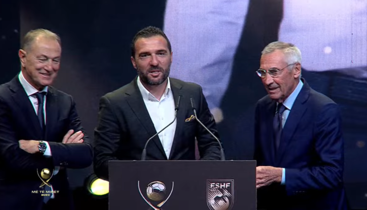 Më të mirët 2023/ Xhani dhe Biazi dhe Edi Reja i dorëzojnë çmimin ...