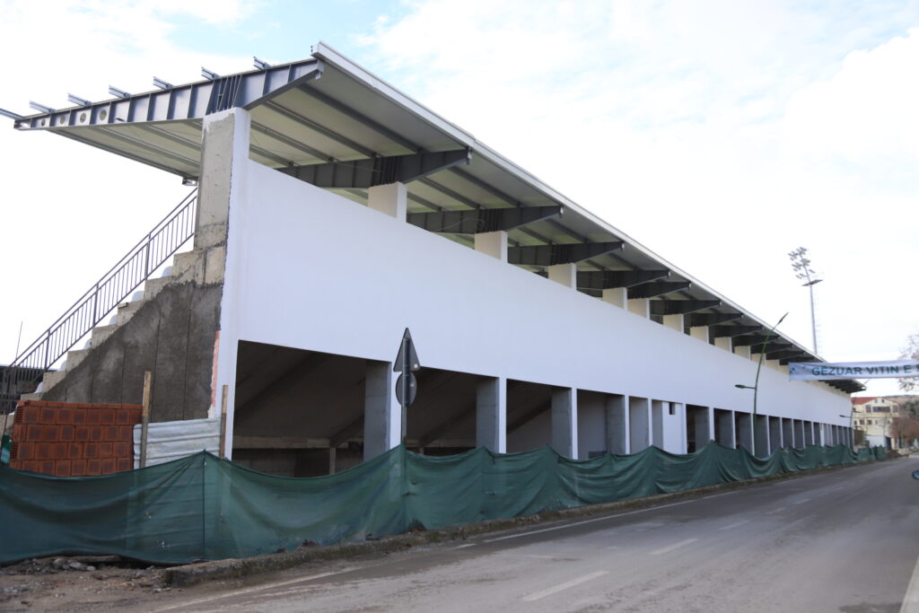 Punimet drejt përfundimit në stadiumin “Egnatia Arena”, fokusi te ...