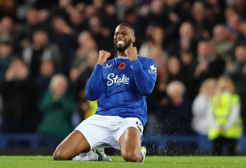 Të gjithë presin lajmin për dëmtimin e Armando Brojës, Evertoni largon ...