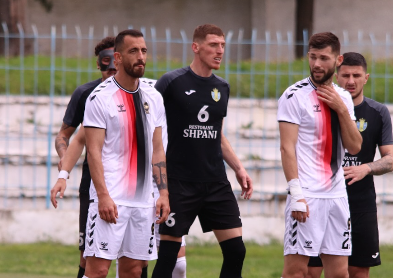 Kategoria e Parë si një film dramatik, Burreli për notën 10, Flamurtari ...